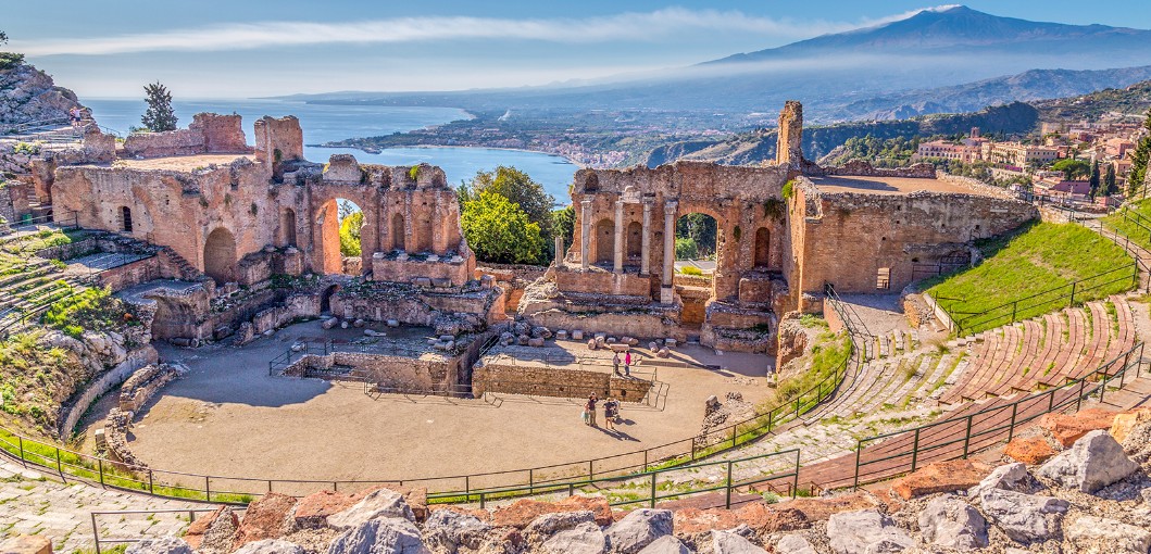 HOTEL INTEL: Sir Rocco Forte brings a Sicilian legend back to life ...